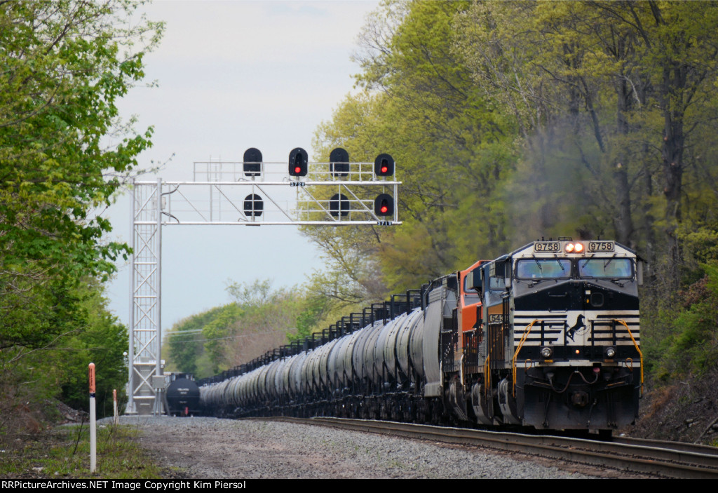NS 9758 CSX 5433 BNSF 873 64K Ethanol Loads